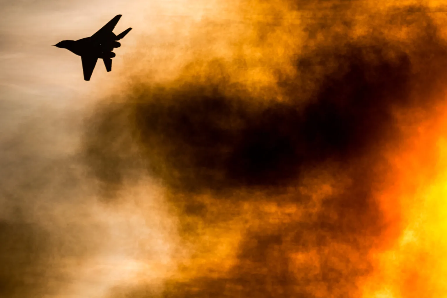 Polaris Ghost Squadron performs at SUN 'n FUN to kick off 2024 air show ...